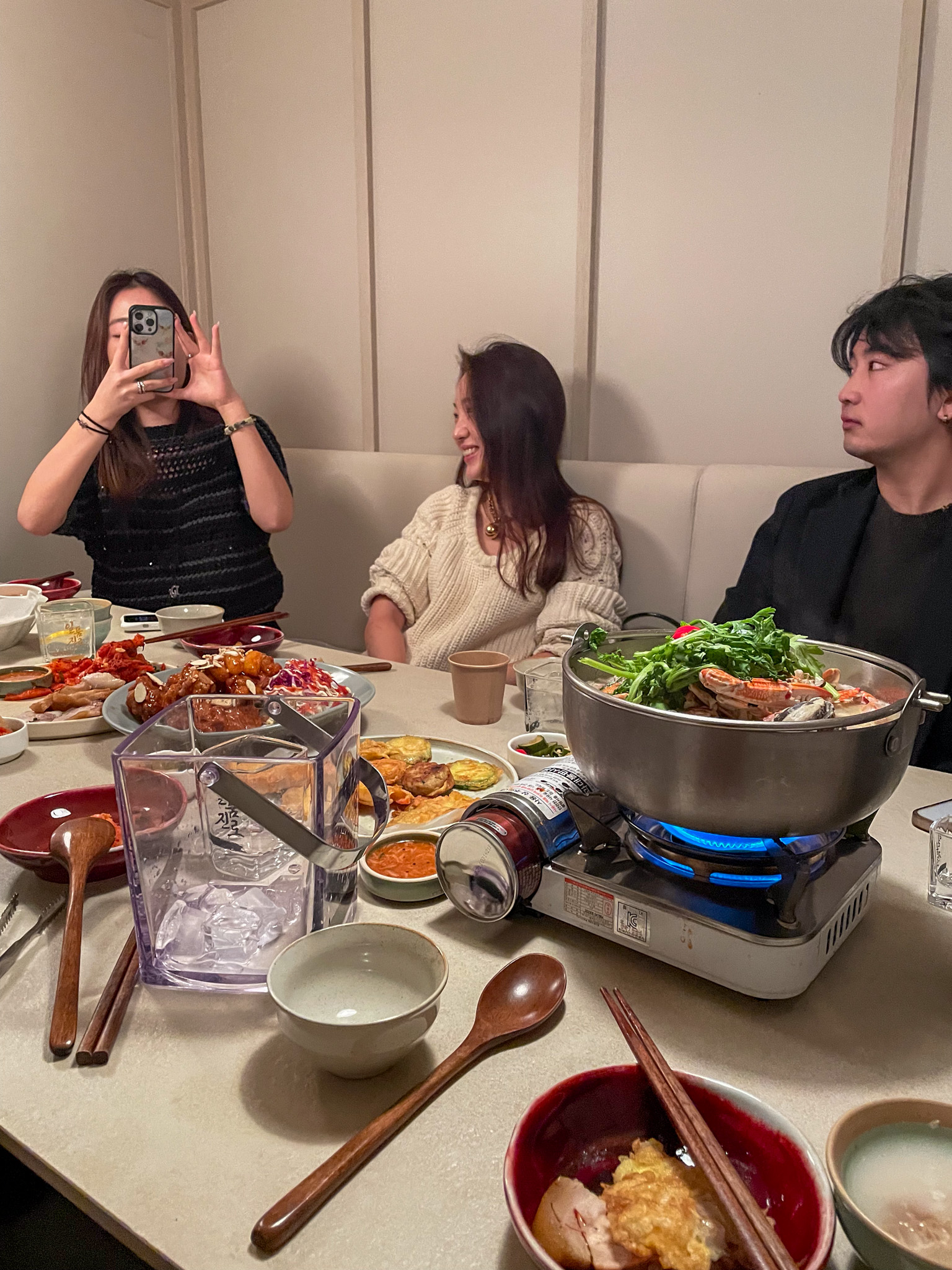 20 Korean Etiquette Tips You Need to Know (From a Korean)! | Your Local ...